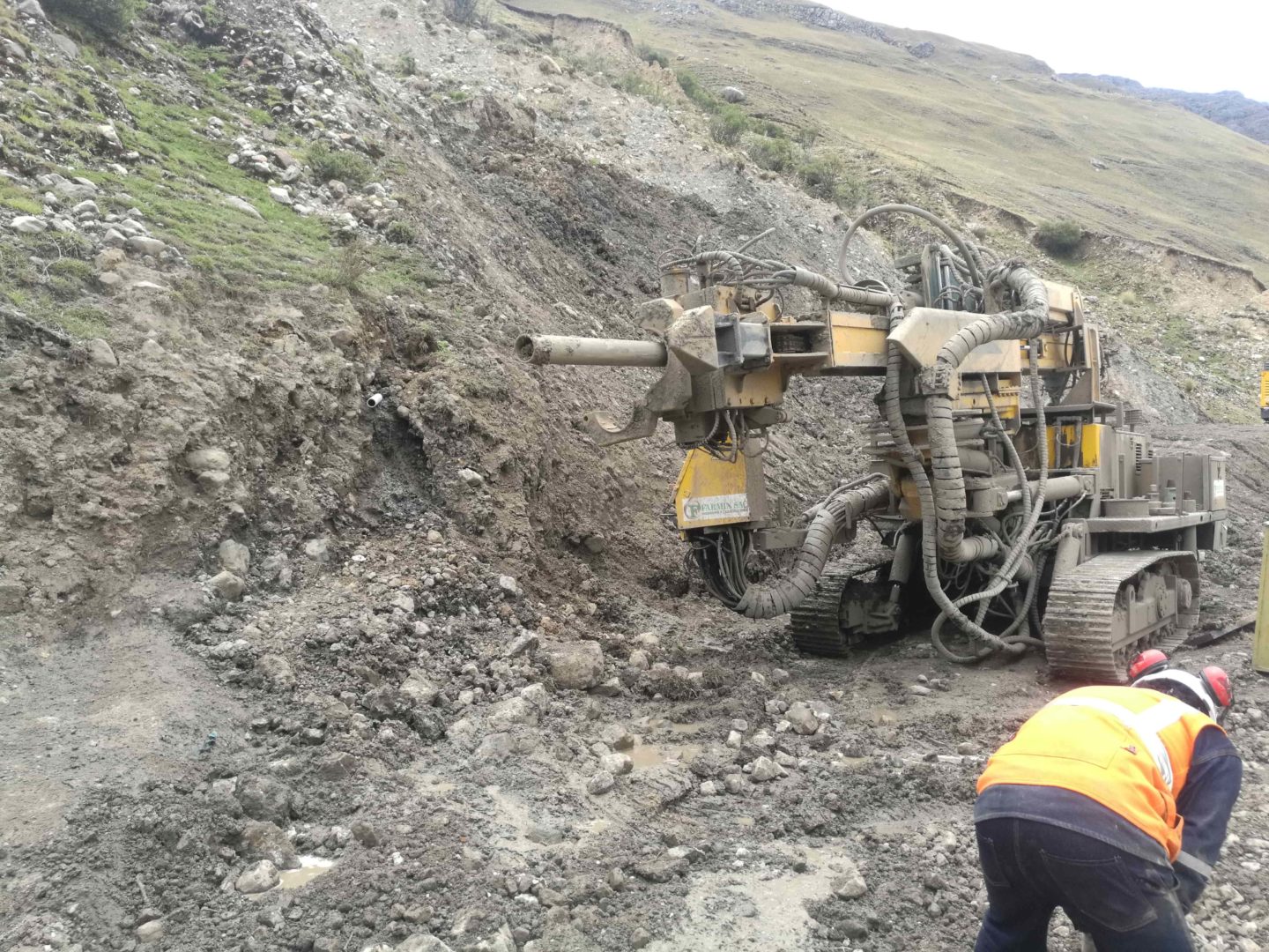 Carreteras y Caminos – FARMIN SAC